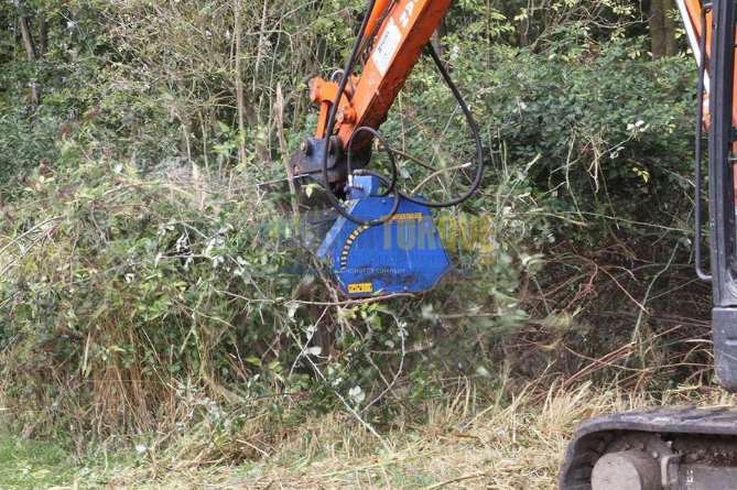 Accurate Hydraulic Hedge Cutter , Tree Pruning Machine Reliable Performance