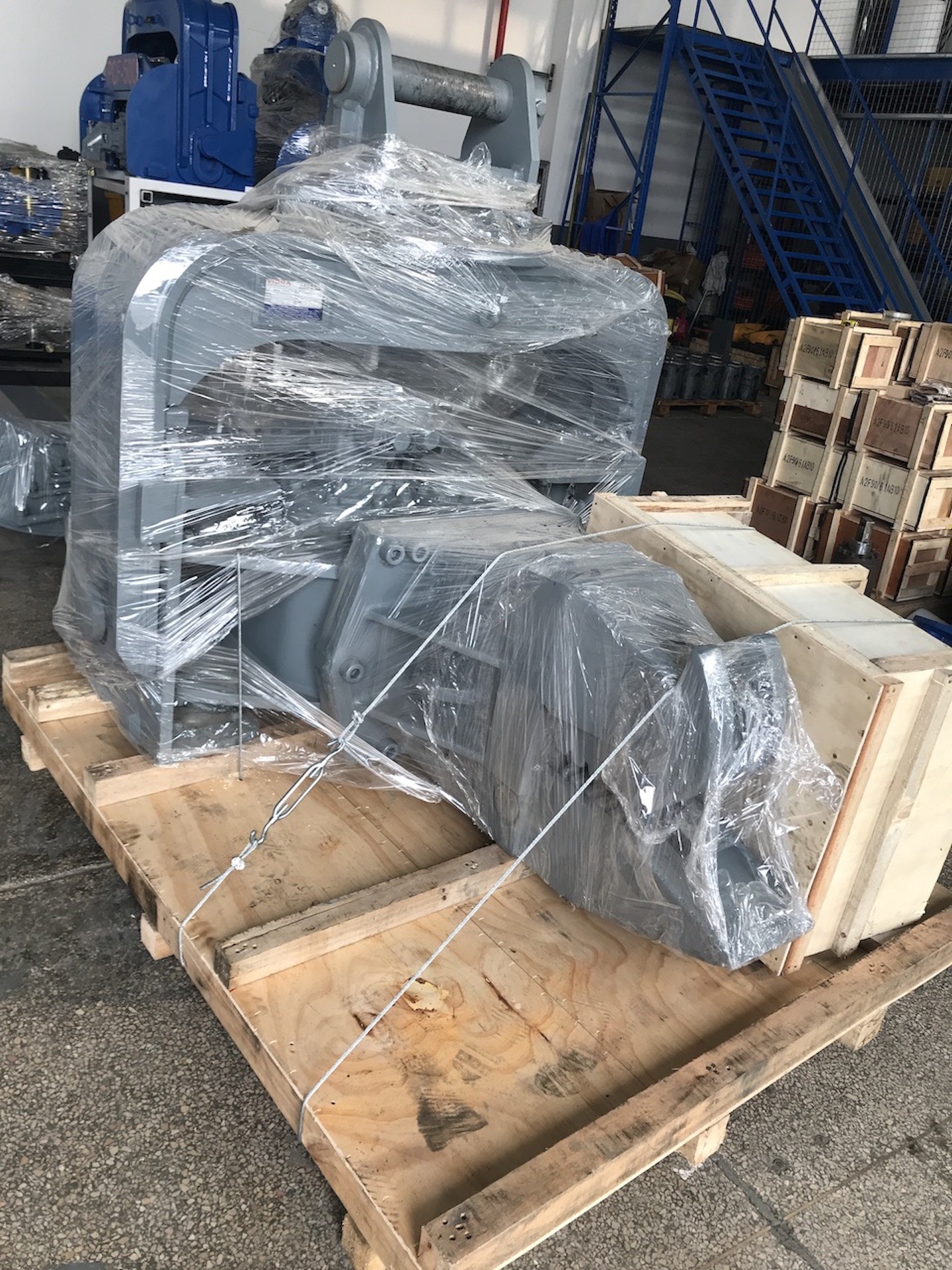 PCF 330 Vibro Hammer / Vibratory Pile Driver For Bridge Pile Foundation ...